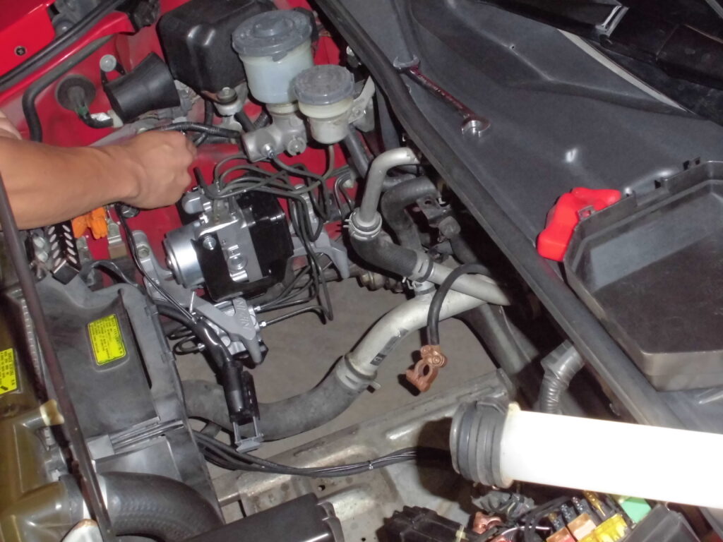 NSX ABS モジュレーター取り付け(後編)